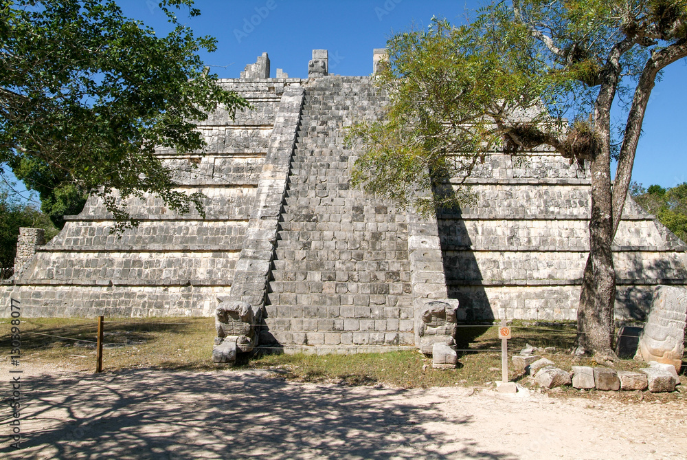 Mayan pyramid at the archaeological site of Chichen Itza Stock Photo ...