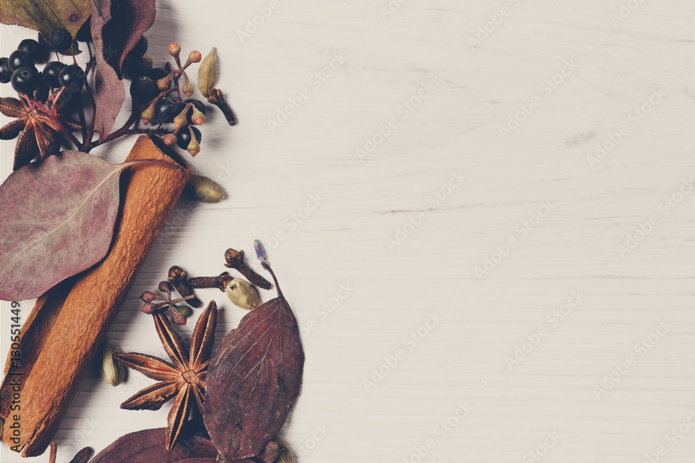 Autumn spices background on white wood, Top view. Stock-Foto | Adobe Stock