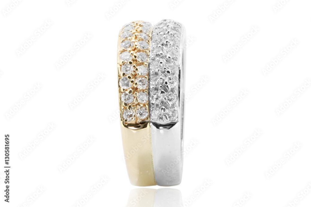 anillo en oro amarillo y blaco con zafiro rubies y diamantes en fondo ...