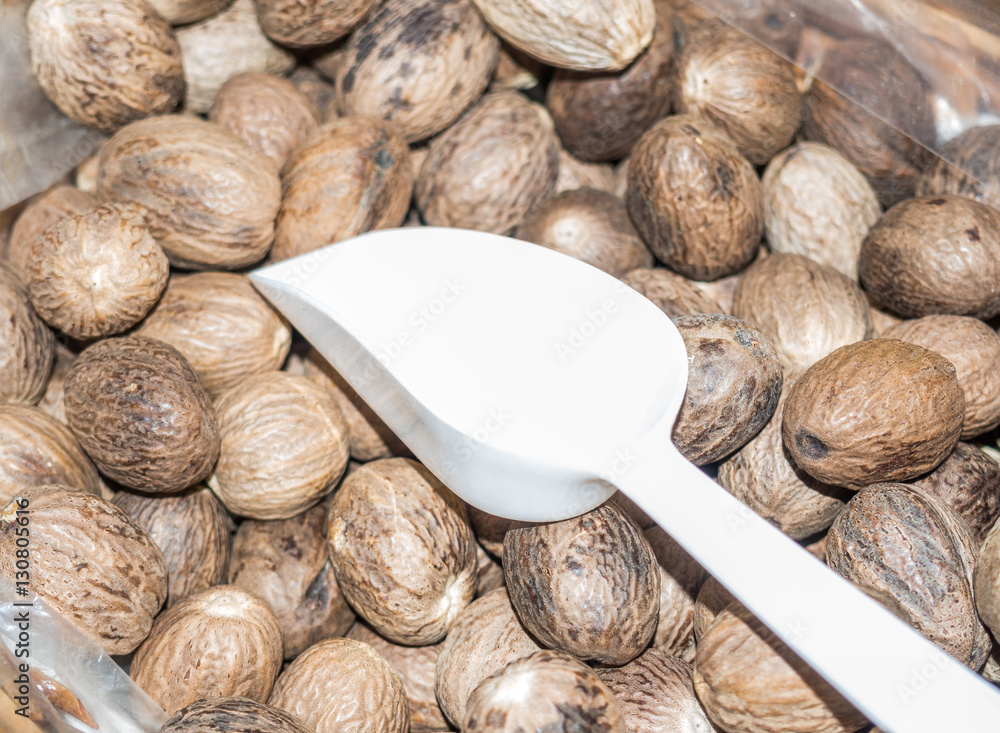 Muskat auf dem Wochenmarkt foto de Stock | Adobe Stock