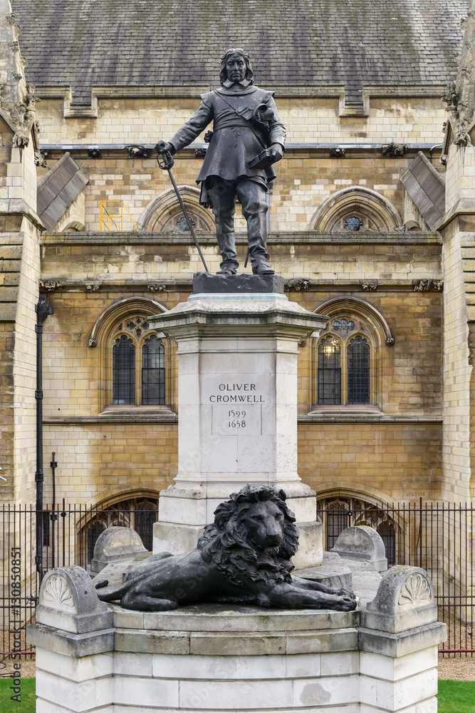 Oliver Cromwell Statue - London Stock Photo | Adobe Stock
