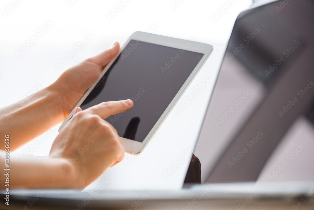 Tablet Lid Close