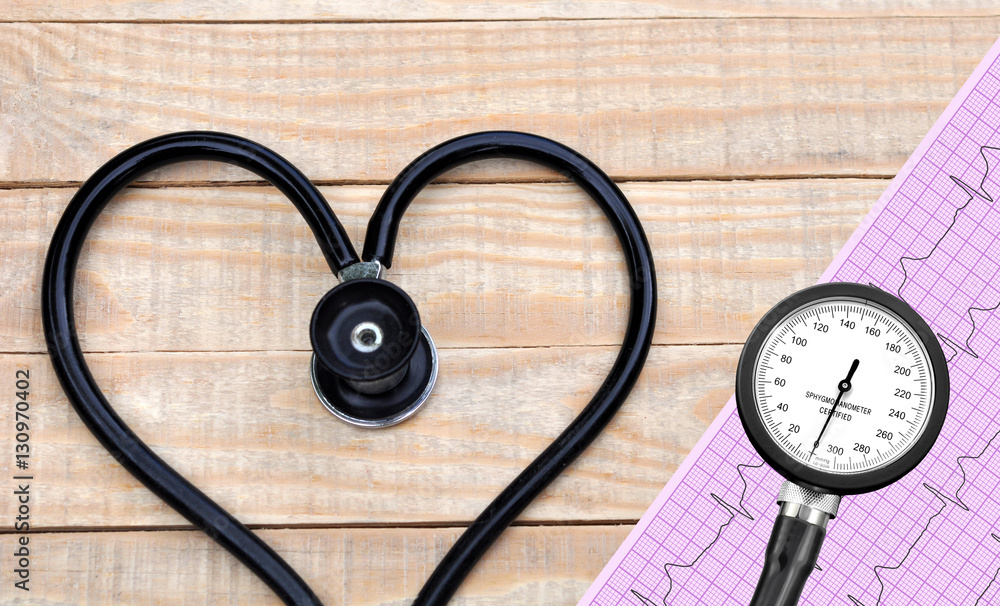 Stethoscope on cardiogram sheet of cardiology patient. Cardiolog Stock ...