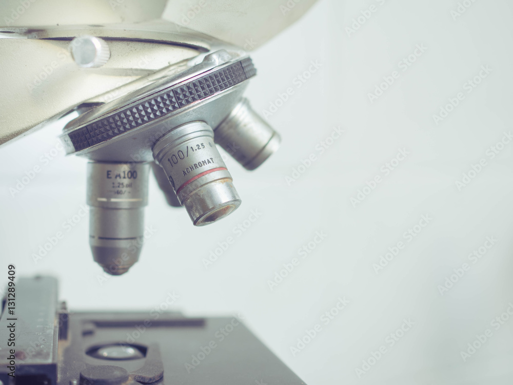 Foto de microscope in laboratory. do Stock | Adobe Stock