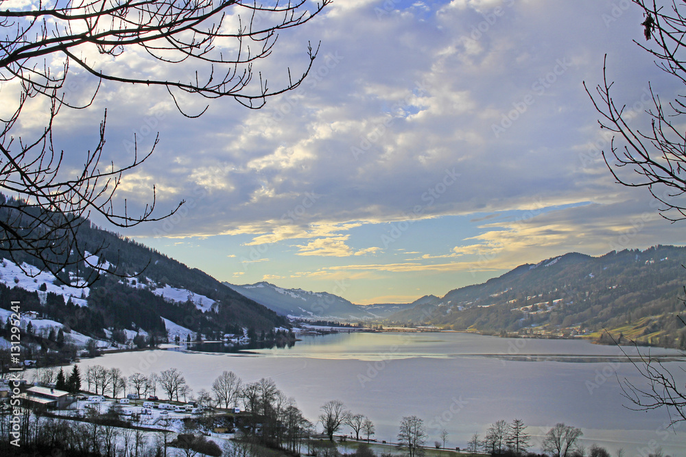 Foto Stock Alpsee bei Immenstadt im Allgäu - Winter | Adobe Stock