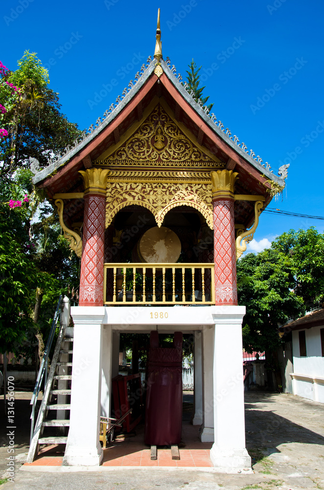 Abri à Tambour au temple Wat Sen - luang Prabang - Laos Stock Photo ...