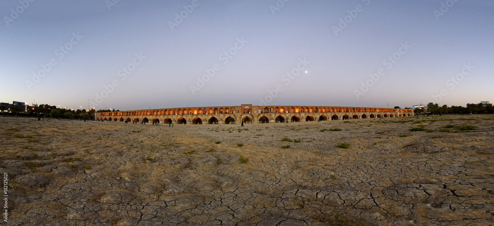 Siosepol Bridge - Facts and History of 33 Bridge in Isfahan, Iran ...