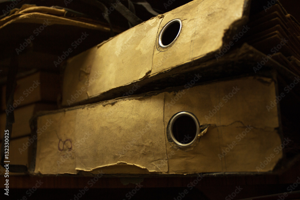 Dusty old stack of papers and files in archive room of office foto de ...