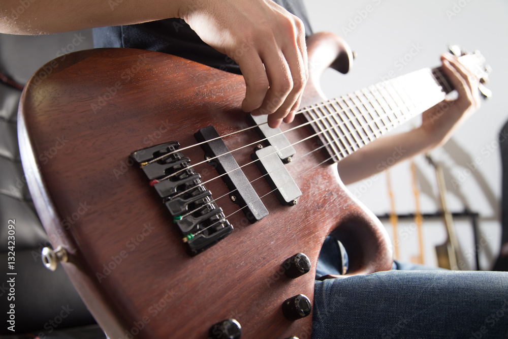 Strojenie gitary Stock Photo | Adobe Stock