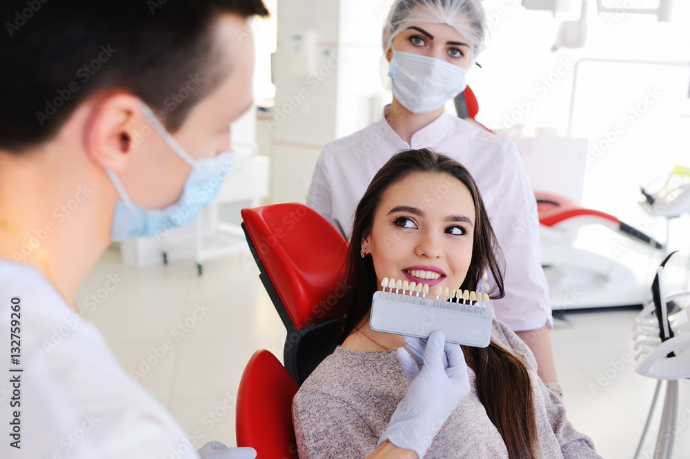 choose the color of the teeth. two dental pick the color of tooth ...