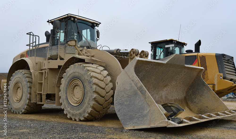 Radlader im Steinbruch Stock 写真 | Adobe Stock