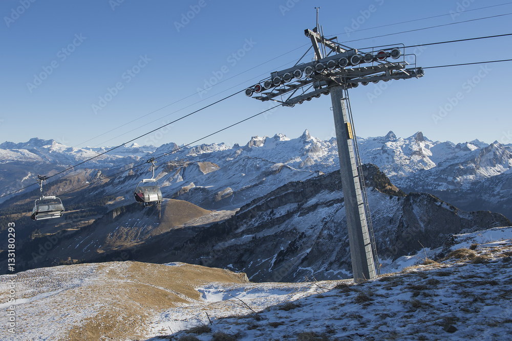 Seilbahn von Stoos auf den Fronalpstock im Winter (Schneemangel ...