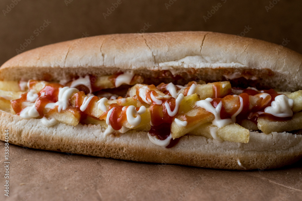 Foto de Turkish Patso Burger / Potato Sandwich with ketchup and ...