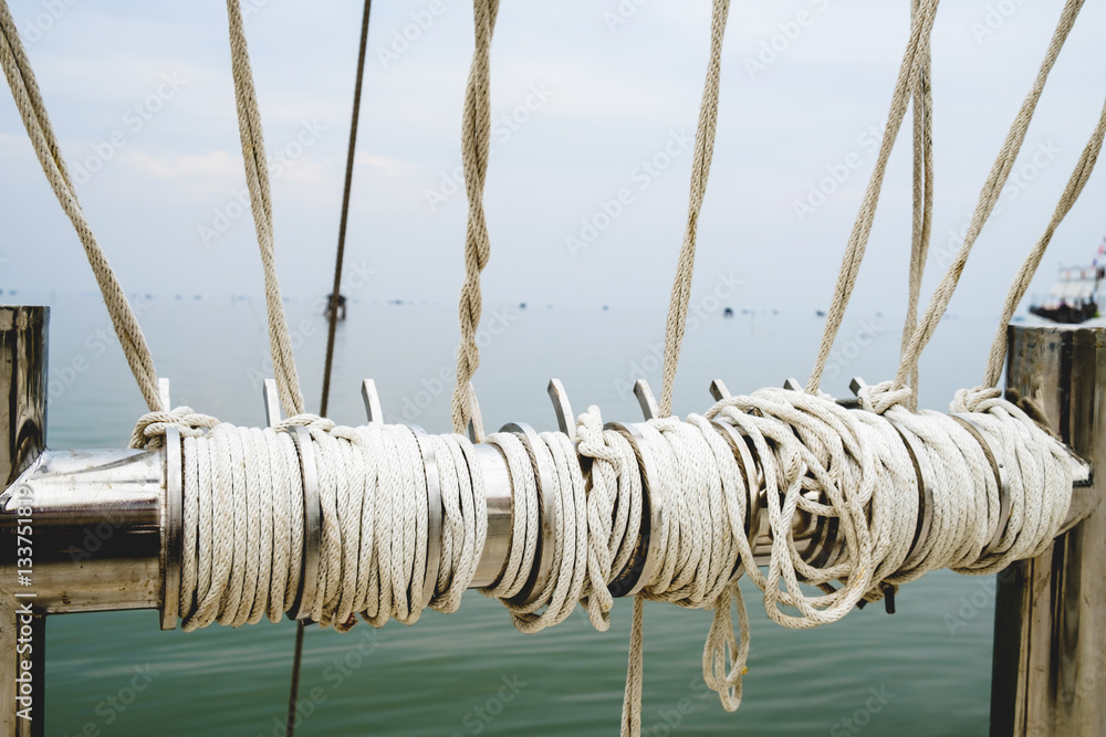 Rope knot on boat sea background as a strong nautical marine lin Stock ...