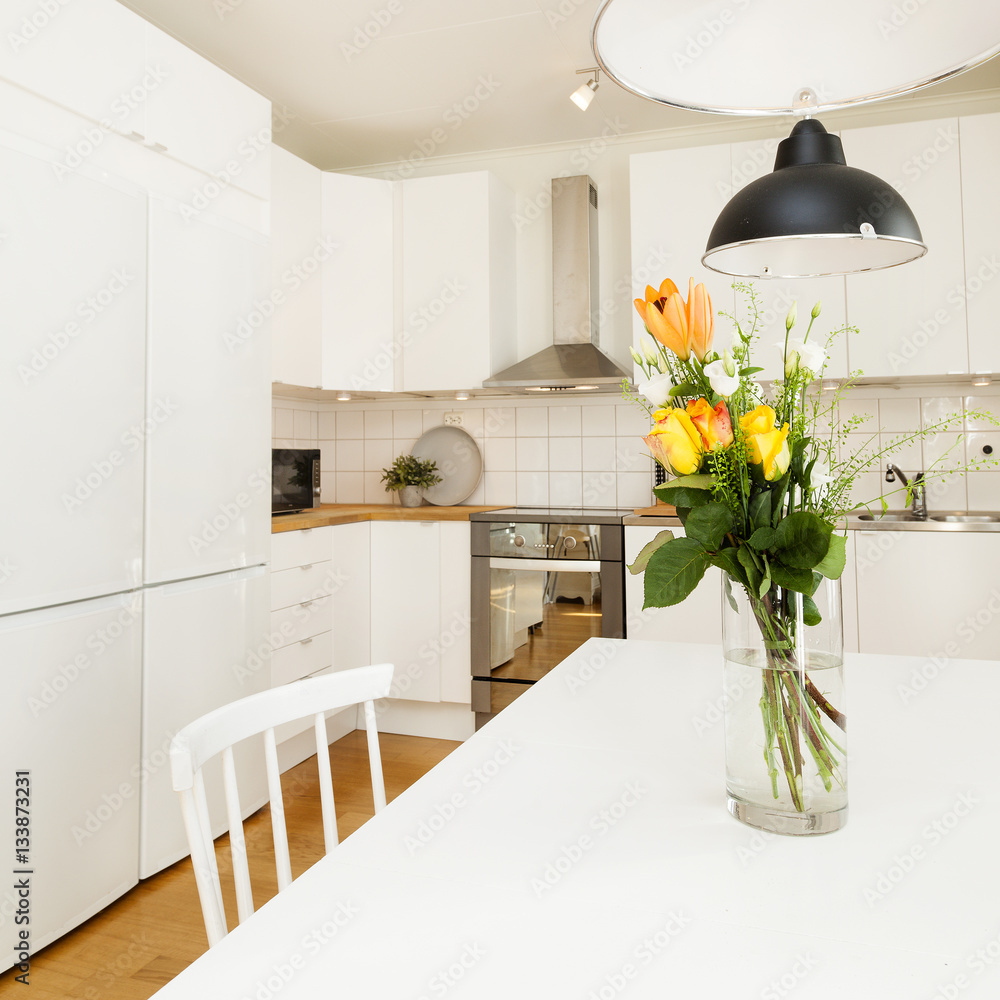 detail of a fancy kitchen, vase with flowers at the kitchen table Stock ...