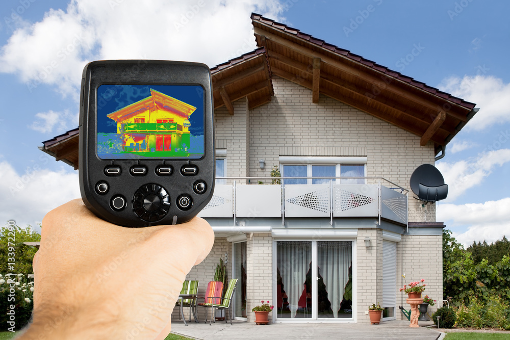 Person Using Infrared Thermal Camera Outside The House Stock-Foto ...