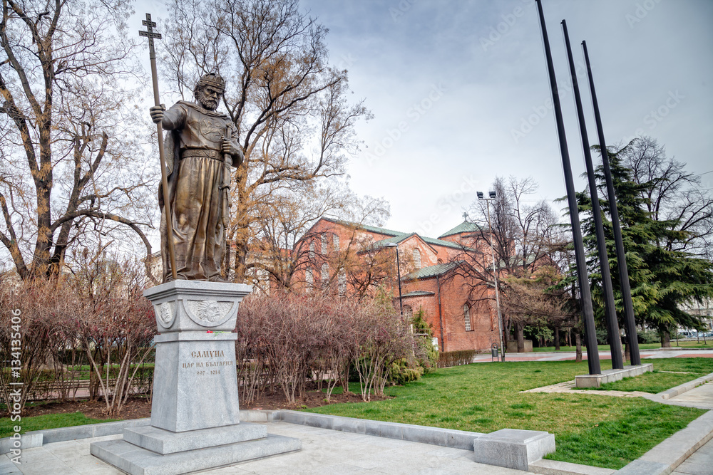 Foto de King Samuil's monument and Saint Sofia church in Sofia ...