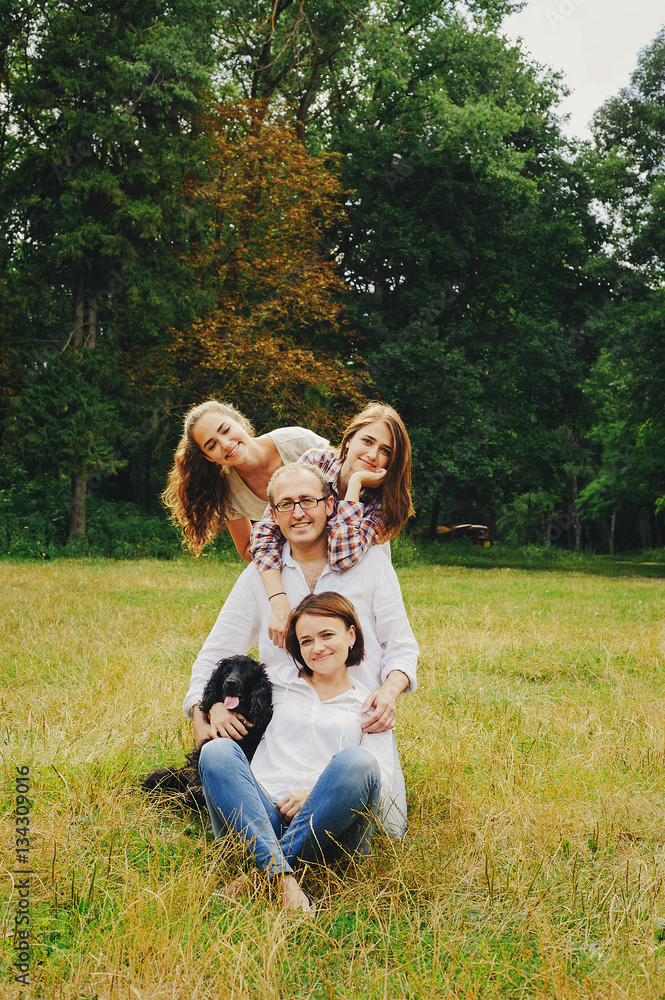 happy family HD foto de Stock | Adobe Stock