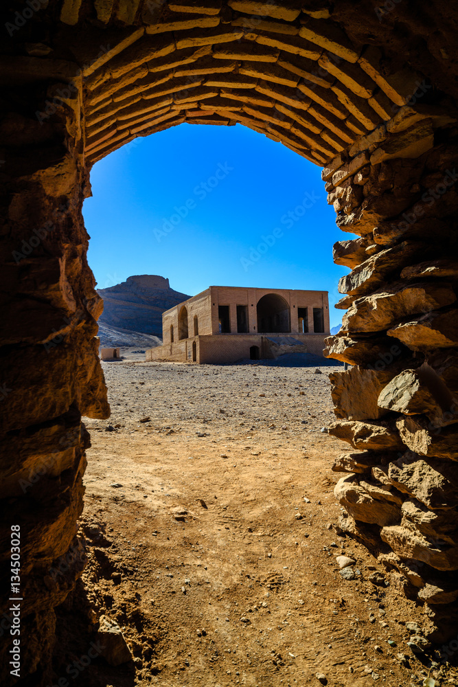 Foto de Ruins near the Tower of Silence, or Dakhma,is a Zoroastrian ...