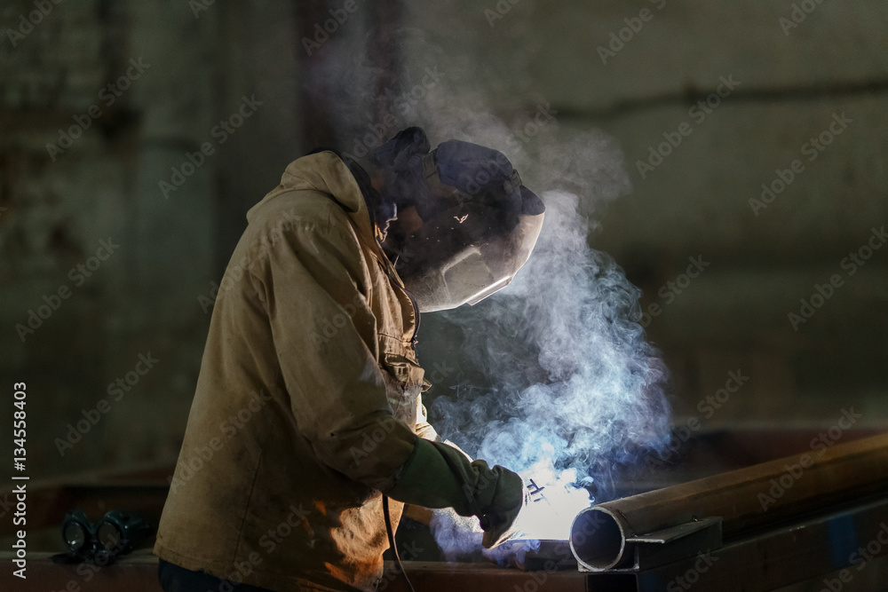 Welding supports for the reactor by the method of semi-automatic weld ...