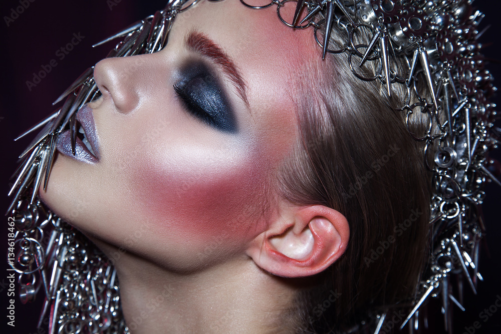 Red Black And Silver Eye Makeup | Saubhaya Makeup