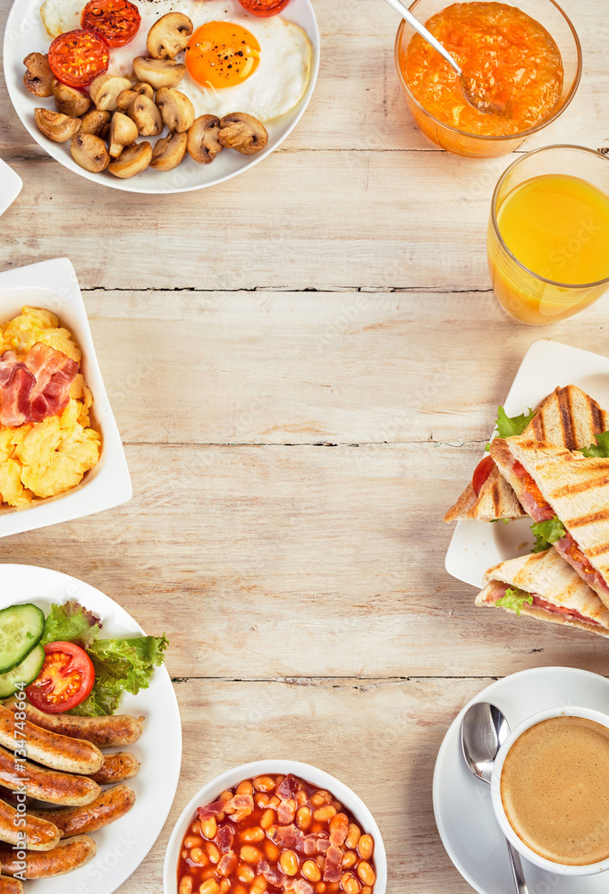 English breakfast border on rustic wood foto de Stock | Adobe Stock
