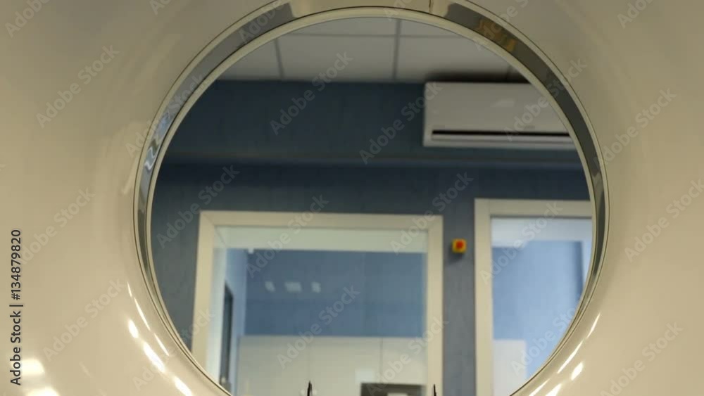 Video Stock Magnetic resonance imaging (MRI) scan in a new neurosurgery ...