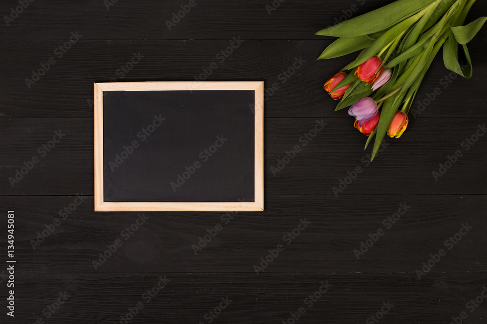 Сохранить Скачать изображение для предпросмотра Lilac and red tulips ...