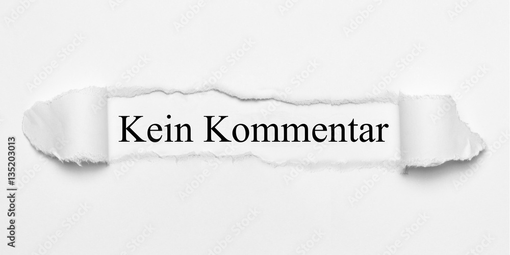 Kein Kommentar auf weißen gerissenen Papier Stock-Foto | Adobe Stock
