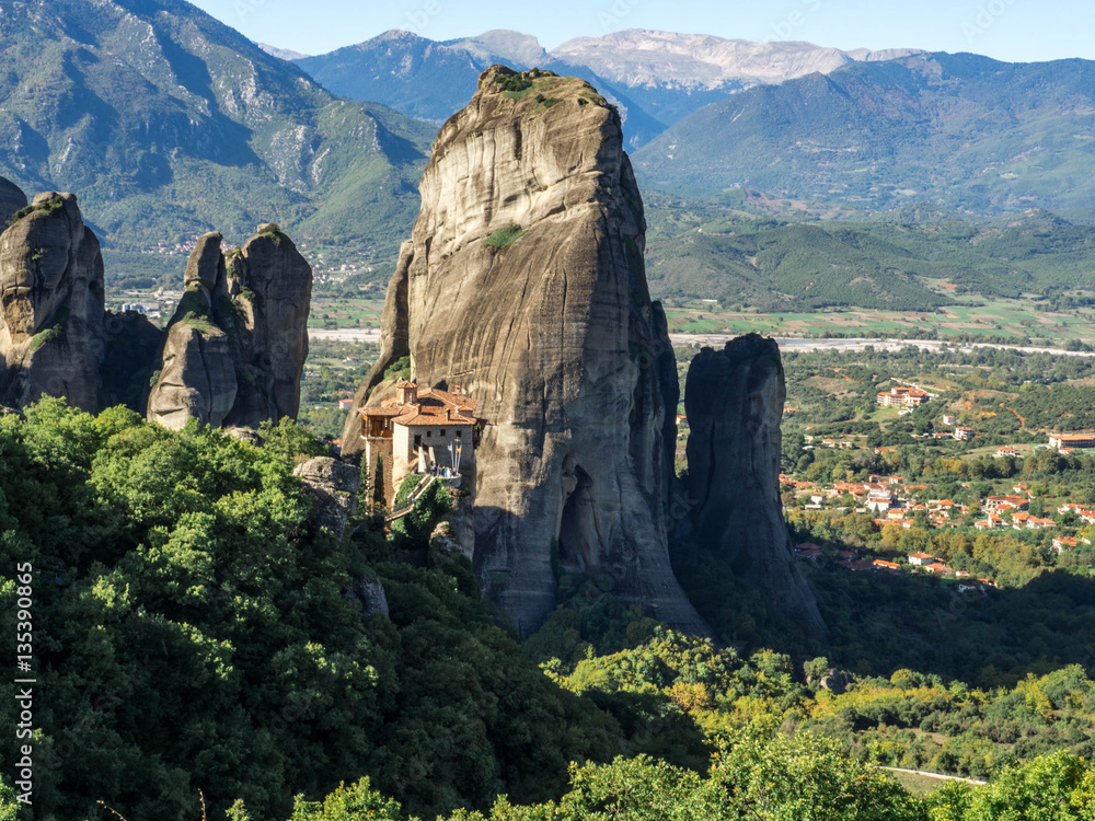 Foto de The Meteora is one of the largest and most precipitously built ...