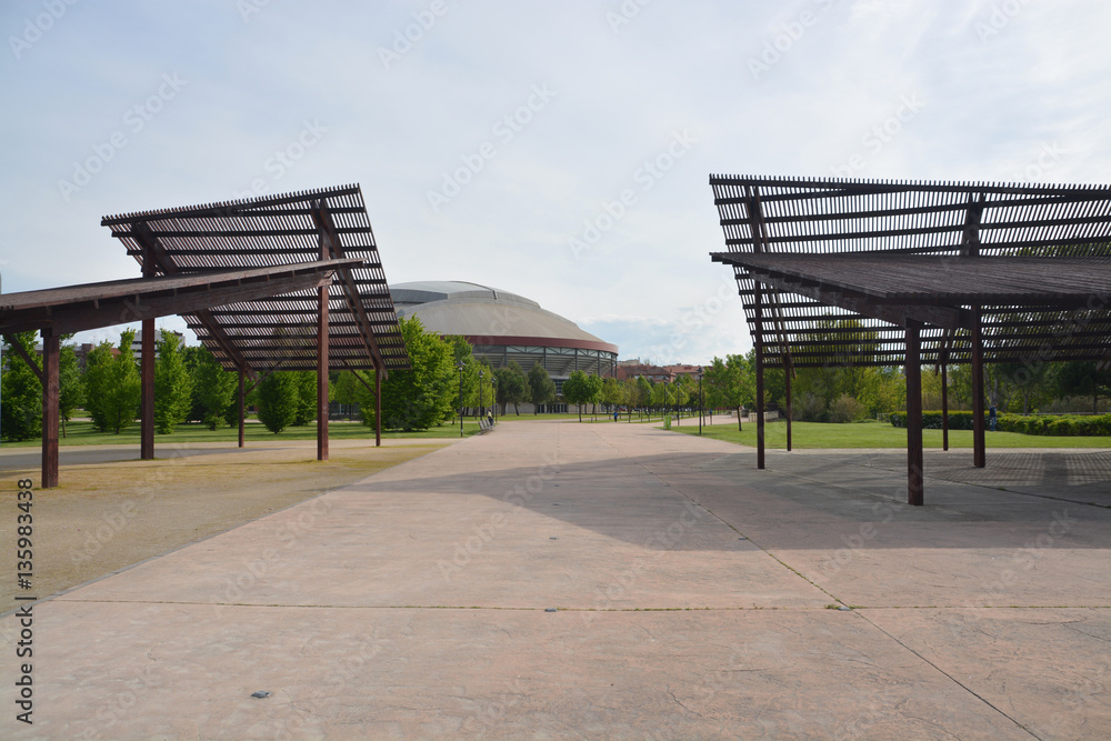 estructuras de madera en un parque de Logroño Stock Photo | Adobe Stock
