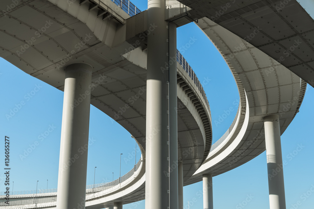 Curved Highway bridge - 弧を描く高速道路の橋 Stock Photo | Adobe Stock