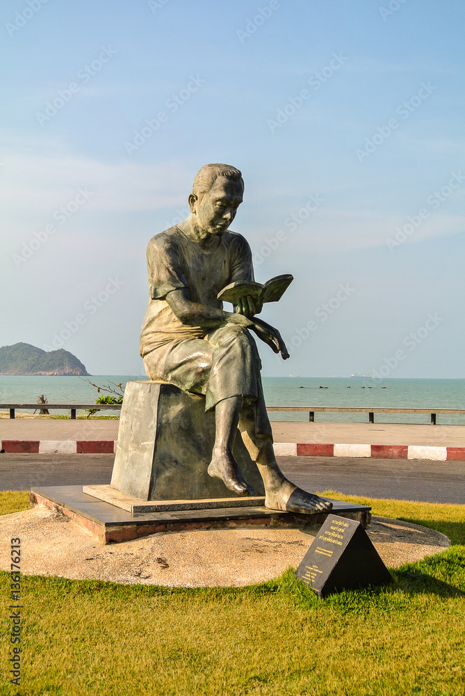 Fotografia do Stock: Samila Beach is an icon of the city of Songkhla ...