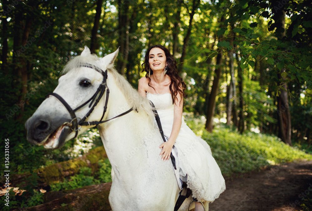 romantic bride riding a horse in the woods Stock-Foto | Adobe Stock