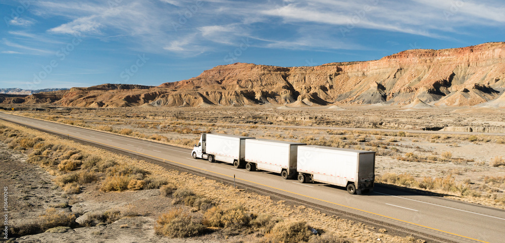 Over The Road Long Haul 18 Wheeler Big Rig Tandem Truck Stock Photo ...