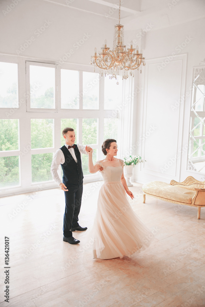 first wedding danc.wedding couple dances on the studio. Wedding day ...