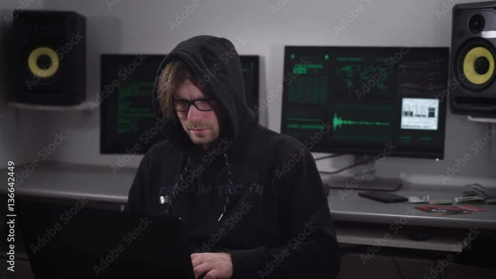 Vídeo do Stock: A hacker in the computer room. The man with glasses and ...