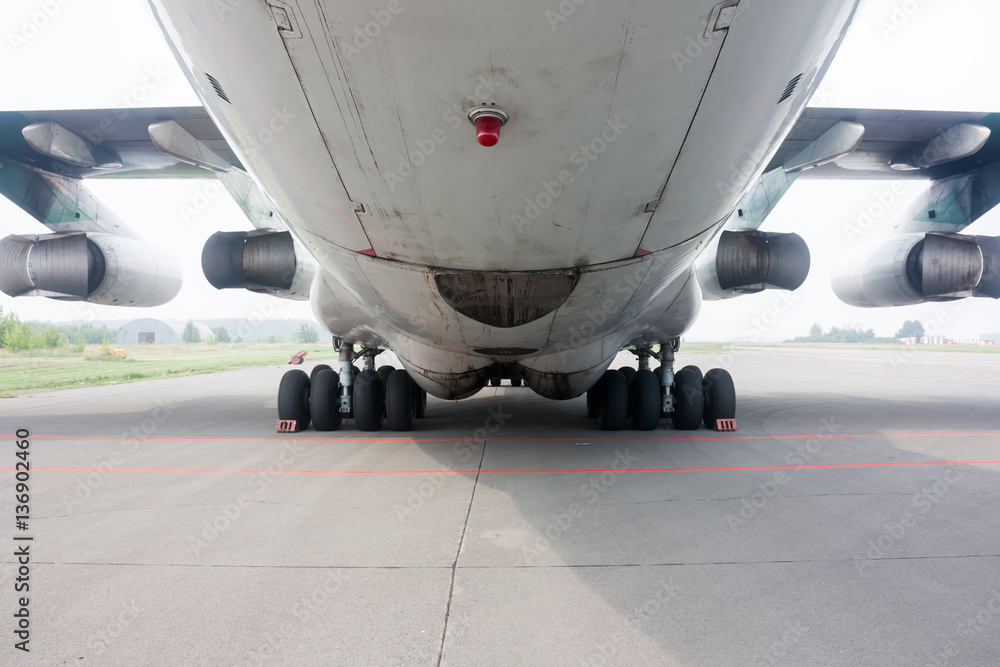 Rear view of main landing gear and cargo hatch of big wide body ...