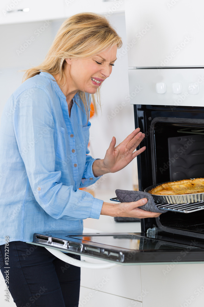 kitchen burn on hand caused by heating oven Stock-Foto | Adobe Stock