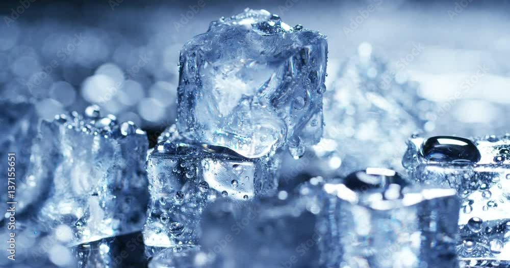Vidéo Stock Macro shot of pure water ice cubes that melt in slow motion ...
