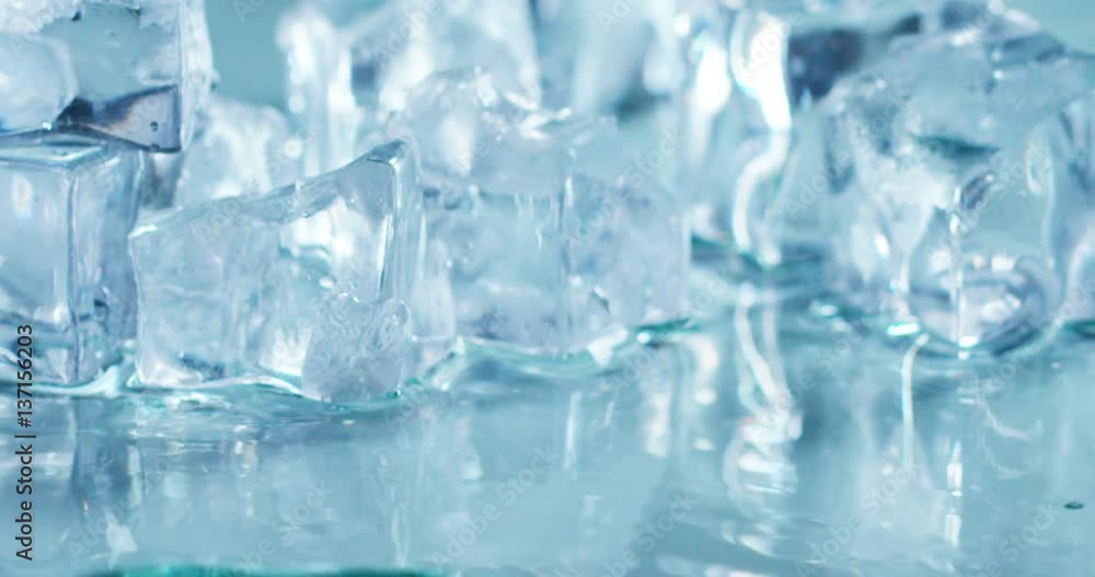 Vidéo Stock Macro shot of pure water ice cubes that melt in slow motion ...