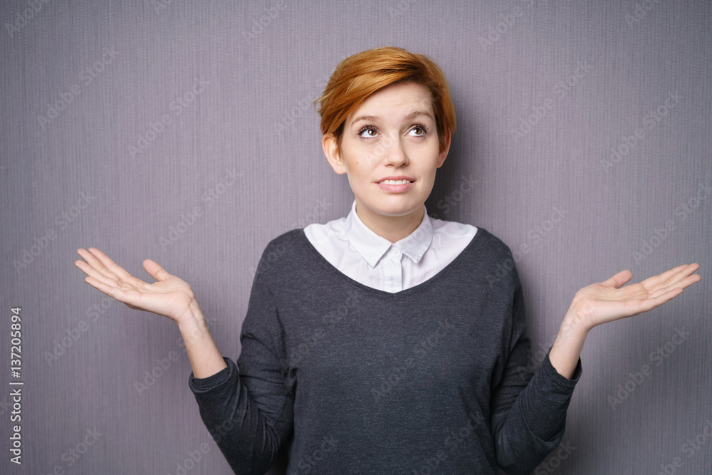 frau breitet die arme aus Stock-Foto | Adobe Stock