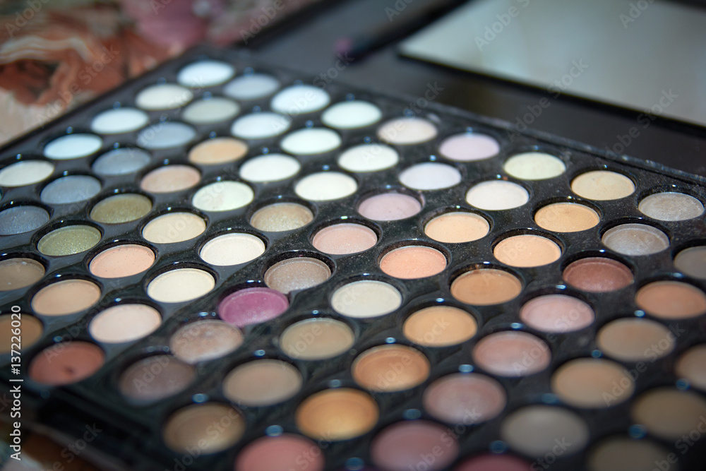 Pallet with shades of bright colors Bridal makeup, how to do makeup ...