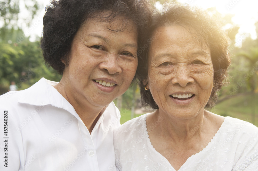 Foto Stock Asian seniors family smiling outdoor | Adobe Stock