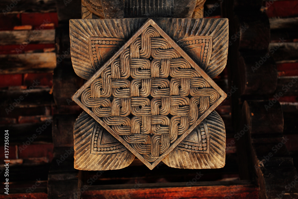 "Infinite Rope" wood carving at Embekka Devalaya (Local god worshop ...