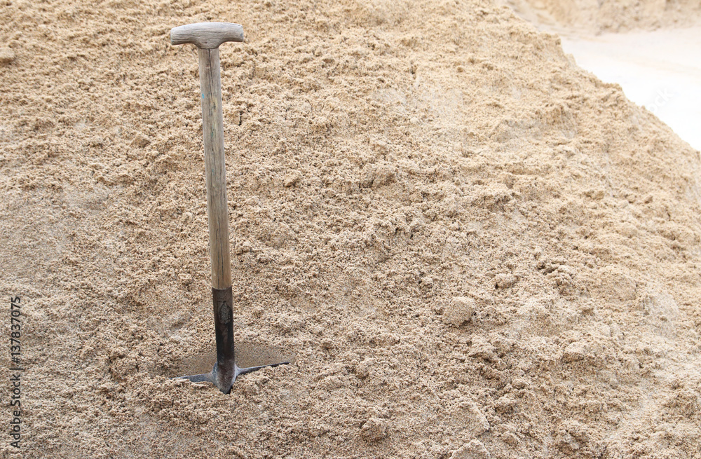 pala y arena para construcción Stock Photo | Adobe Stock
