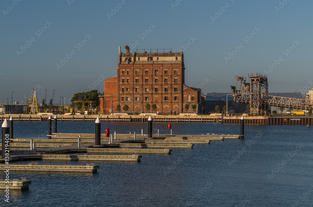 Foto de Port Adelaide is Adelaide's main Port and wharf area and is ...
