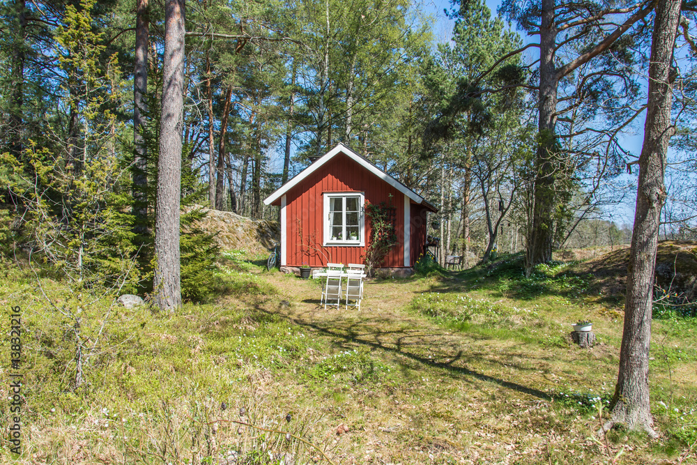 En liten stuga i skogen på Värmdö utanför Stockholm Stock-Foto | Adobe ...