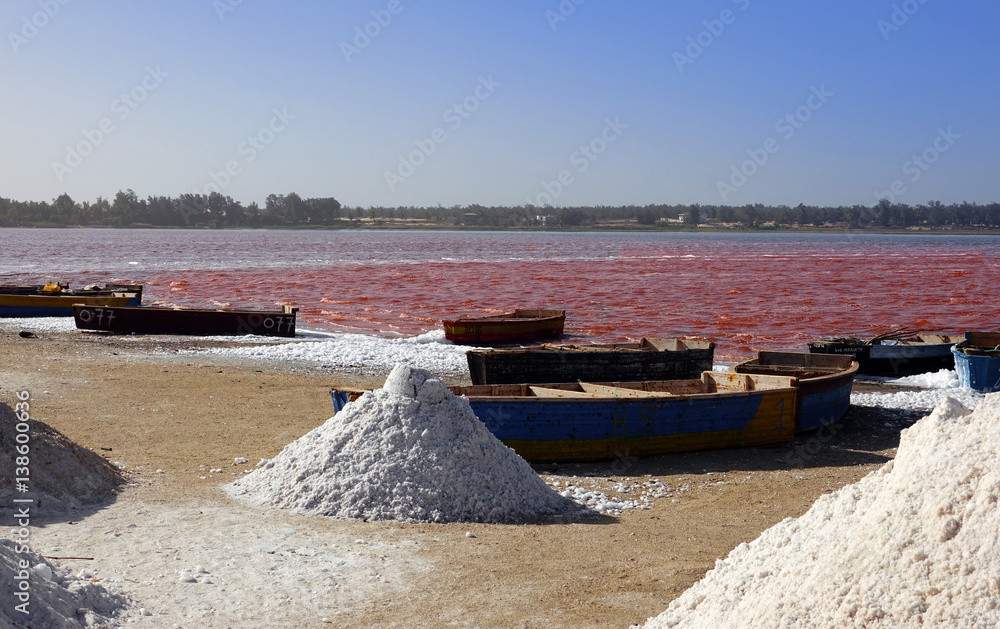 Le Lac rose au Sénégal Photos | Adobe Stock