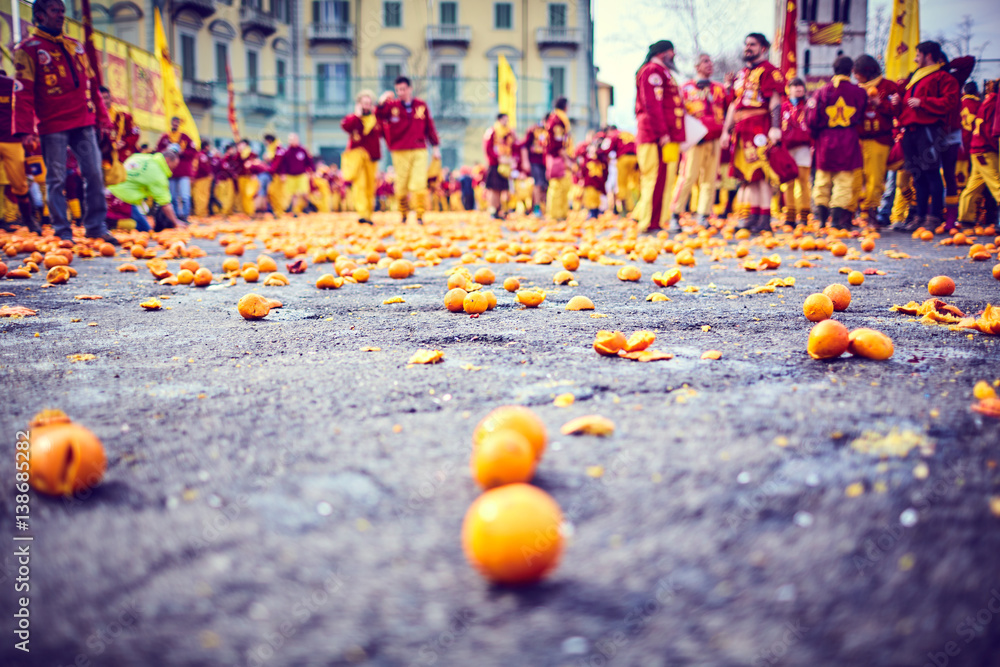Carnevale di Ivrea, Battaglia delle Arance Stock-Foto | Adobe Stock
